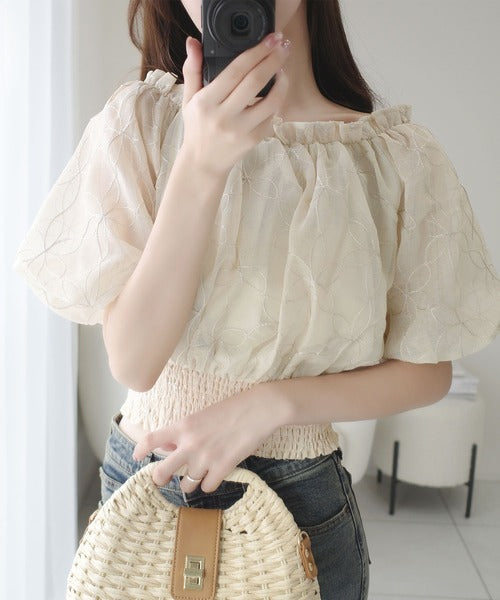 【mily bilet】あなたのスタイルにさらなる魅力をプラス。オフショル2WAY花柄コード刺繍バックリボンブラウス mi1139077 – Classical Elf