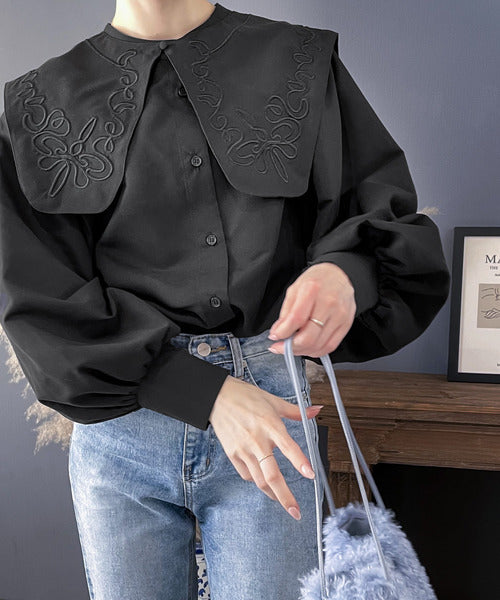 ロマンティックムードに魅せられて。3wayコード刺繍ビッグカラーブラウス ce0420165 – Classical Elf